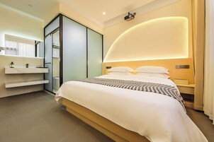 Quarto Clássico com Cama de Casal | Wi-fi grátis, roupa de cama fornecida 