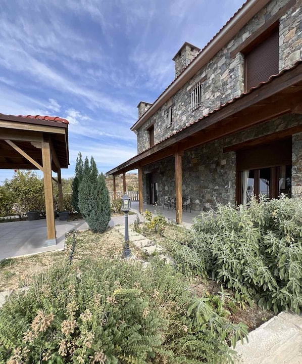 Villa, 4 quartos, terraço, vista para a montanha | Exterior