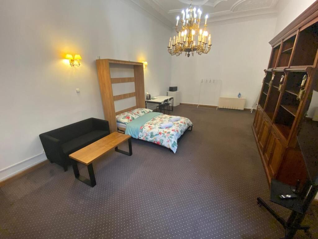 Quarto Clássico com Cama de Casal, 1 cama de casal | Secretária, secretária adequada para computadores portáteis 