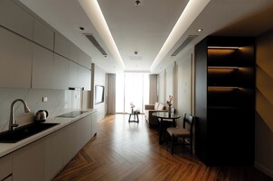 Apartamento Executivo, Vista para a cidade | Secretária, secretária adequada para computadores portáteis 