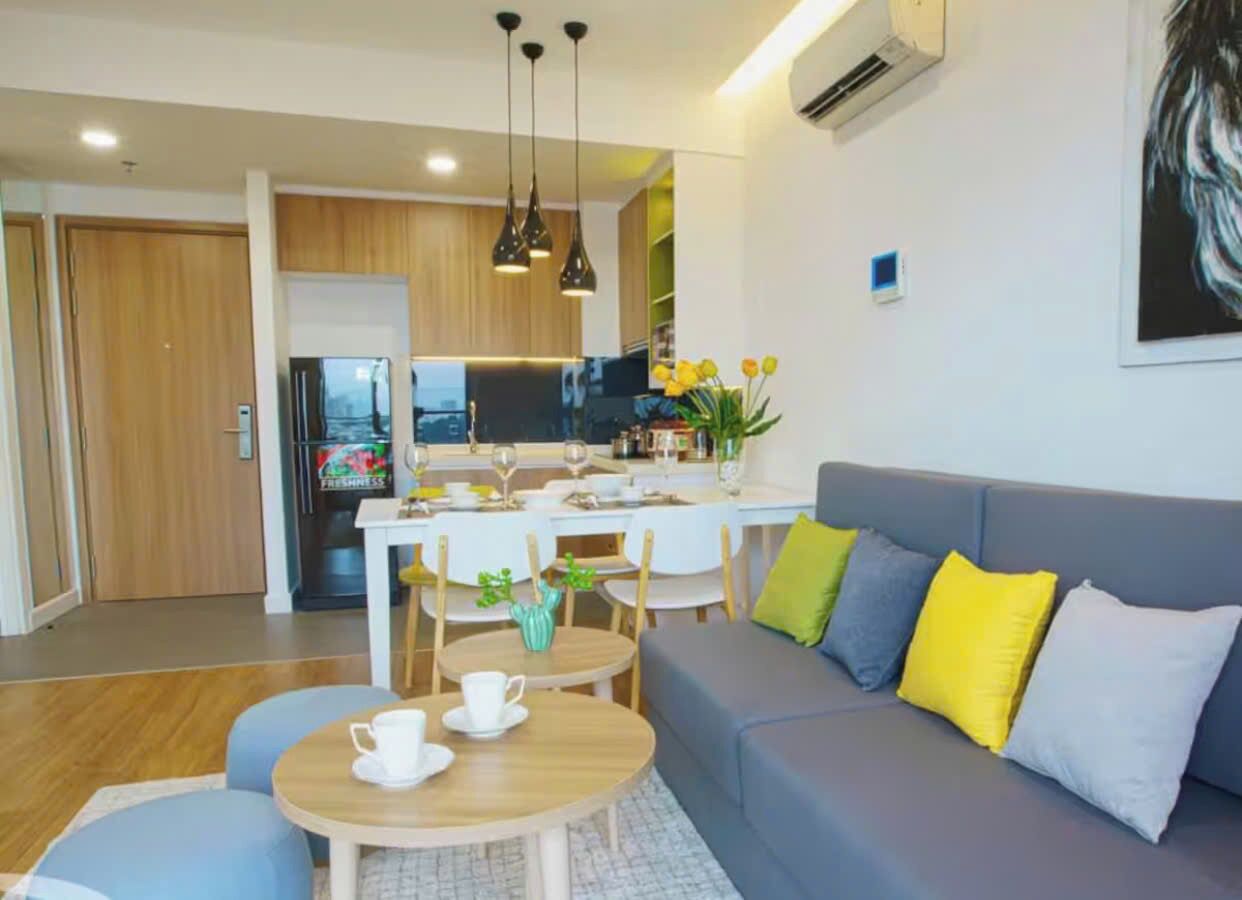 Suíte premier, 2 quartos, vista para a piscina, no jardim | Área de estar | Smart TV 65 polegadas com canais a cabo, lareira, Netflix