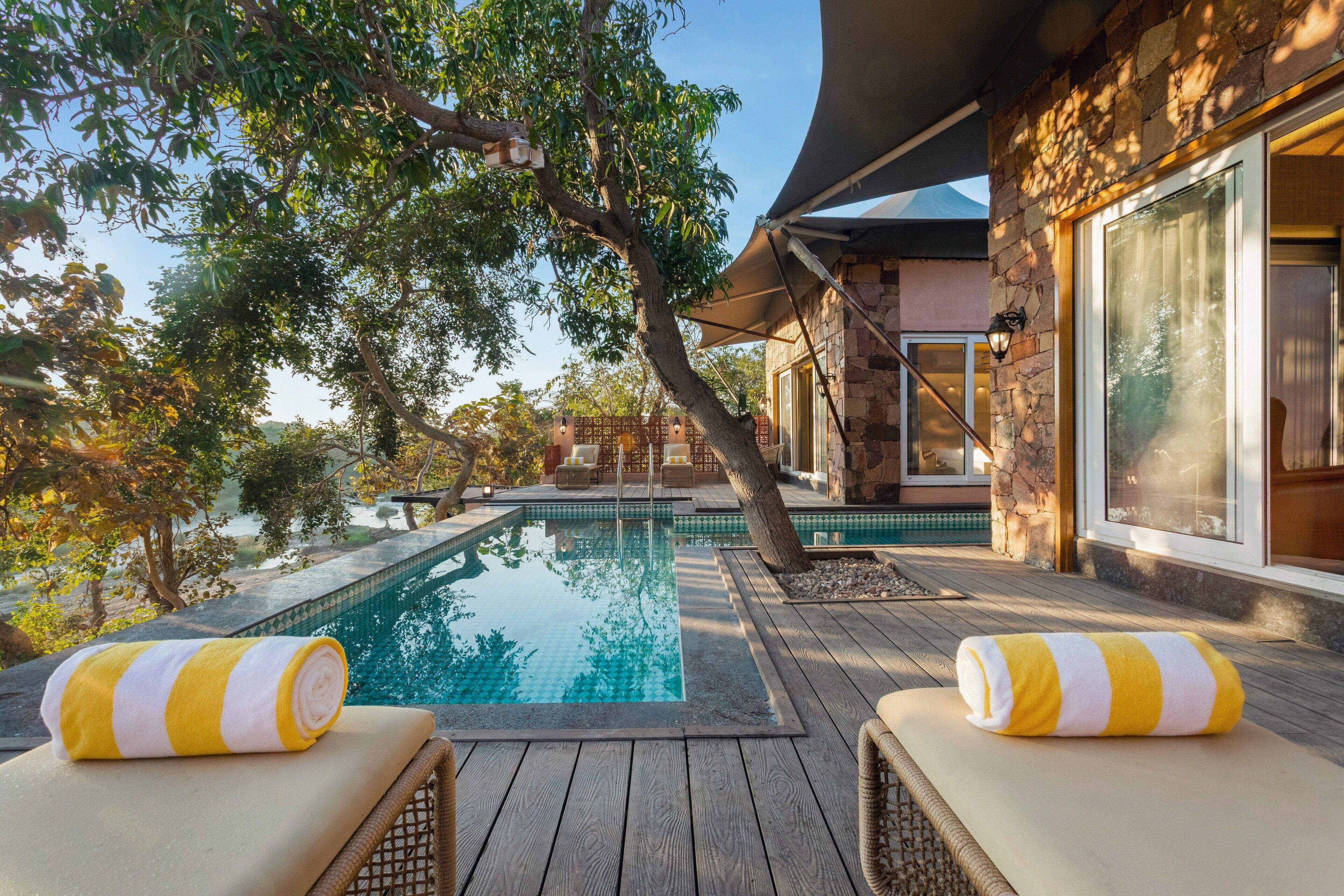 Suite Júnior, 2 quartos, piscina privativa, vista para o rio | Cofre no quarto, ferro/tábua de engomar, Wi-fi grátis 