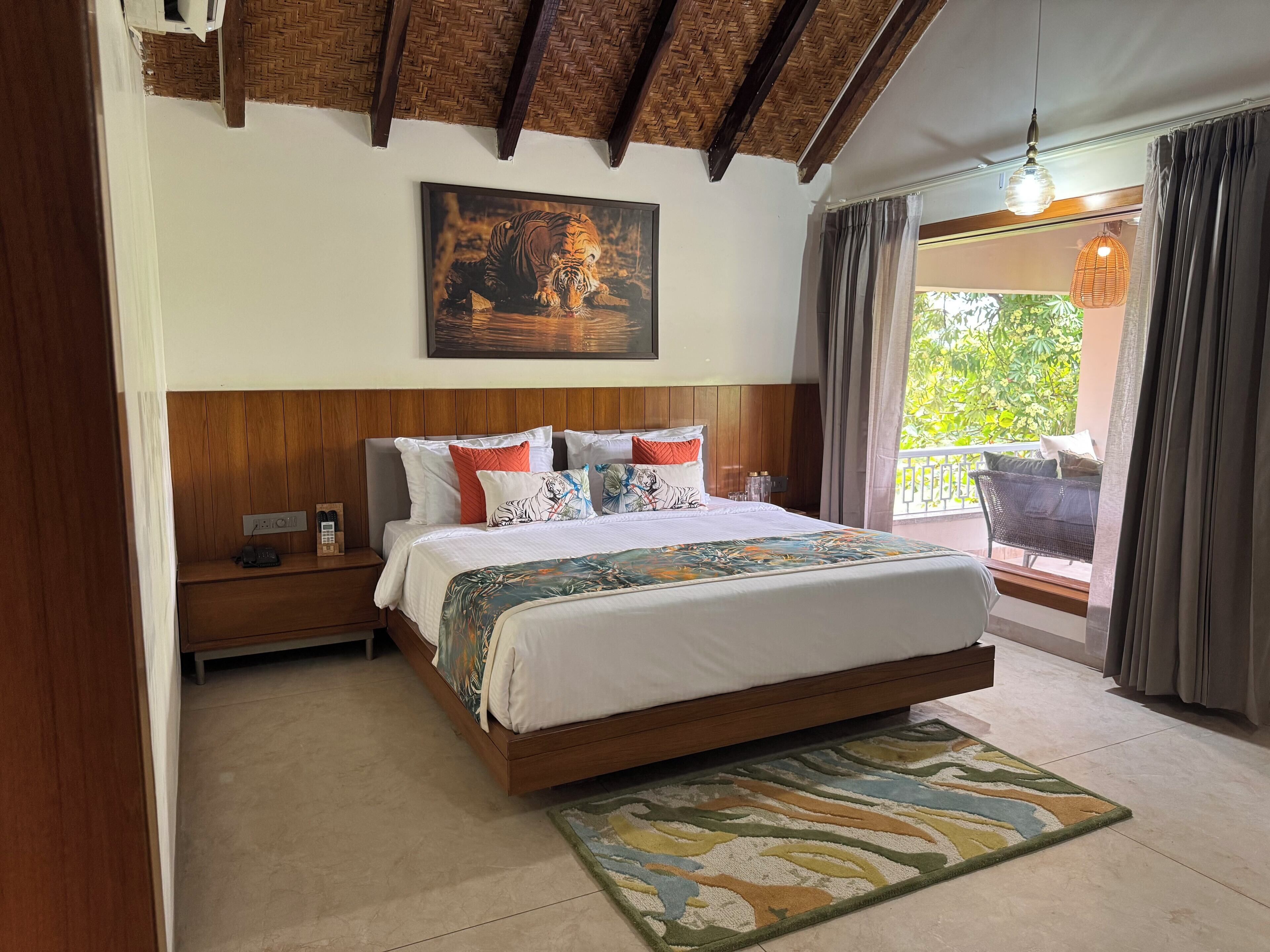 Suite, vista para o rio | Cofre no quarto, secretária, Wi-fi grátis 