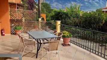 Apartamento, 2 quartos, vista para o jardim | Terraço/pátio