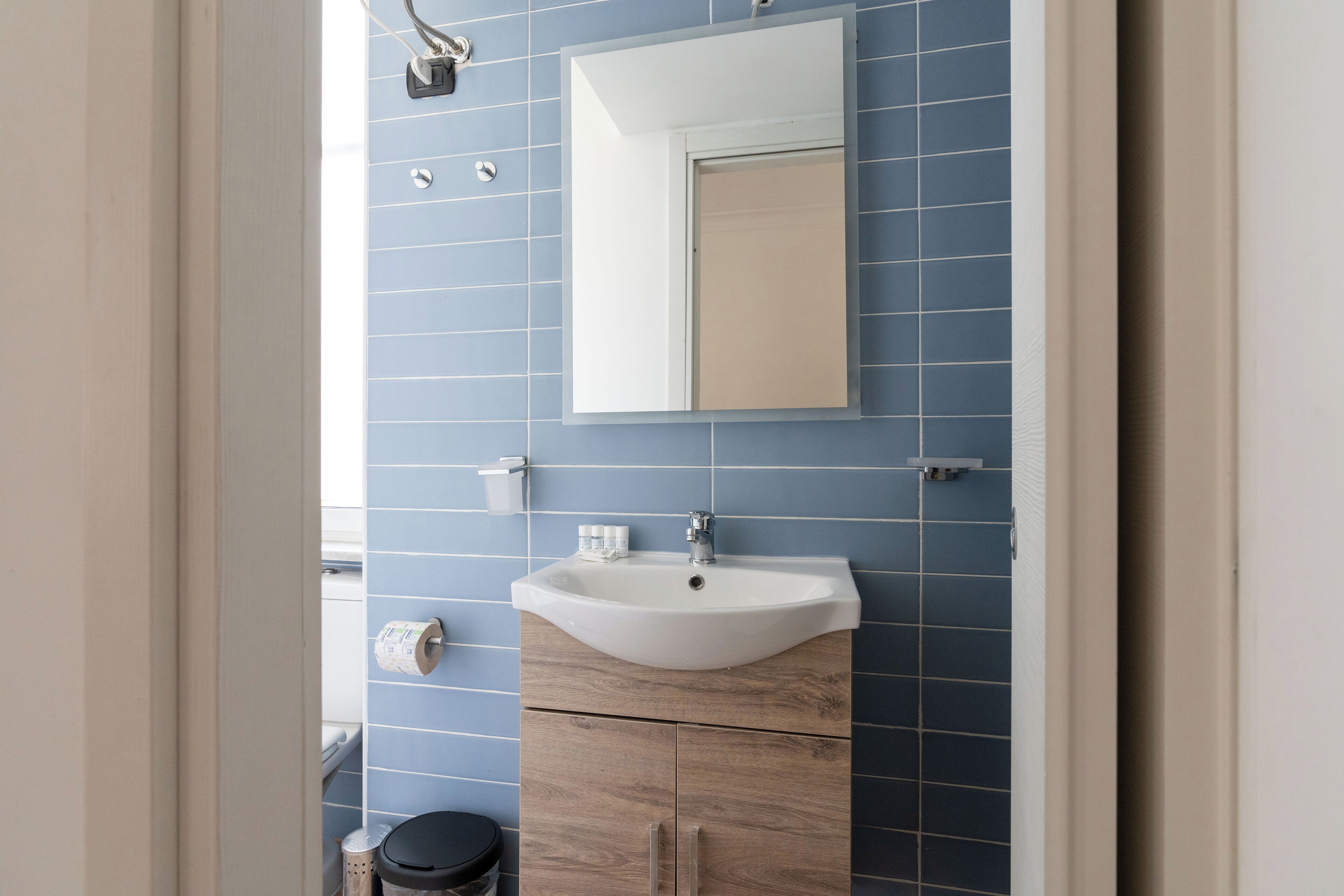 Quarto Comfort | Casa de banho | Um secador de cabelo, toalhas fornecidas, sabão, champô 