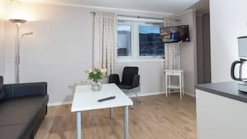 Apartamento Básico, vista para o lago | Sala de estar