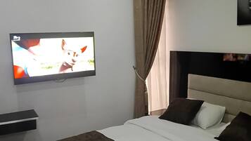 Quarto Individual Clássico | Secretária adequada para computadores portáteis, Wi-fi grátis