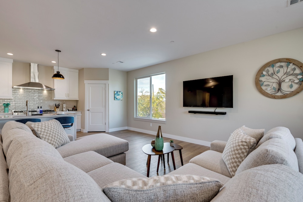 Ski Resorts & Slc Fun! Brand New Millcreek Home - Salt Lake City, UT