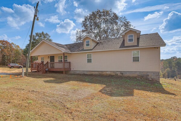 Pets Welcome! Spacious Boligee Home W/ Yard - Alabama