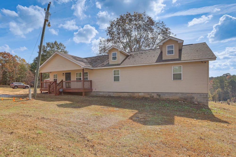 Pets Welcome! Spacious Boligee Home W/ Yard - Alabama