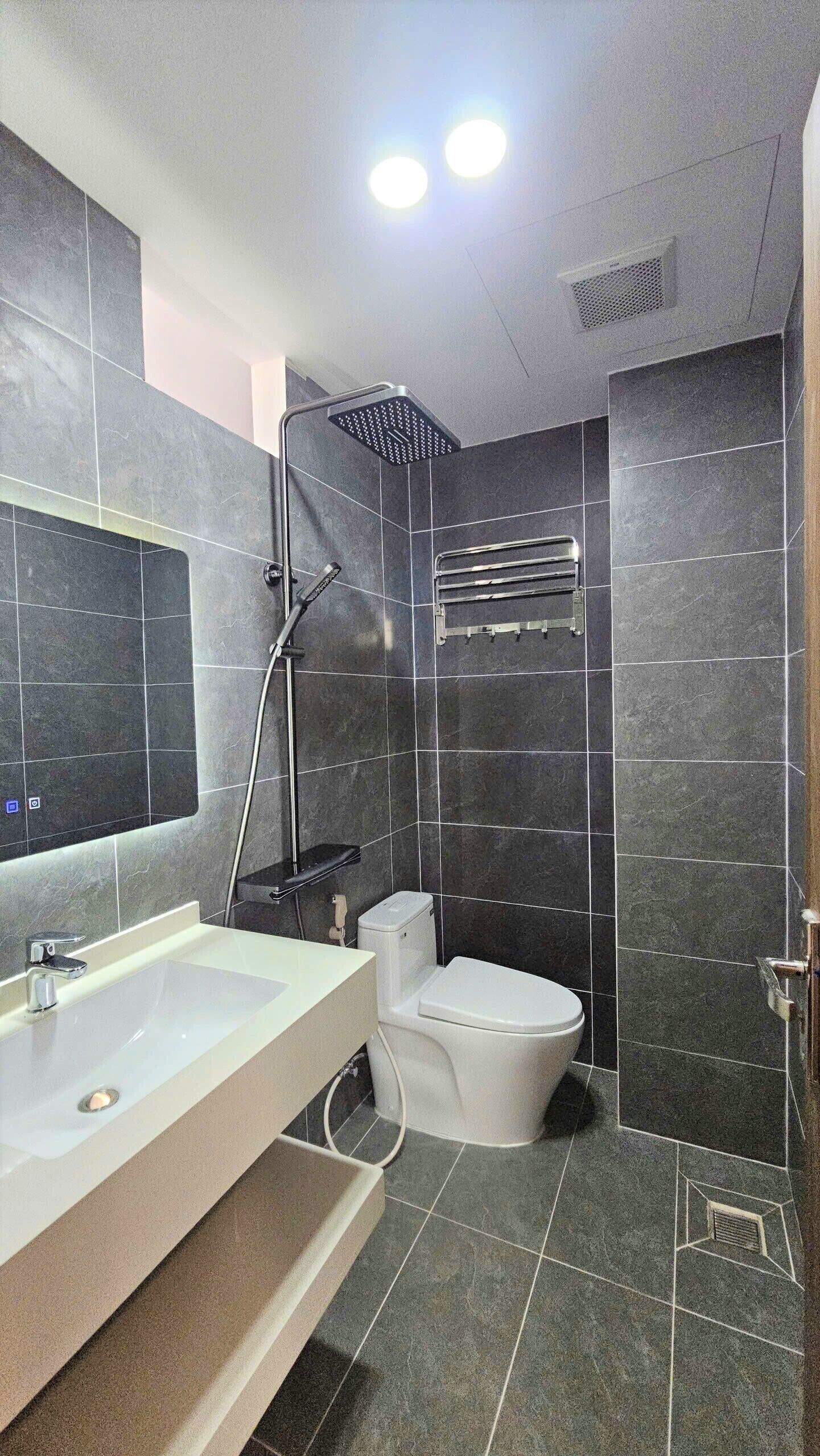 Quarto casal superior | Banheiro | Chuveiro/banheira combinados, chuveiro com efeito de chuva