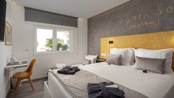 Suite-Estúdio Deluxe, vista para a piscina | Camas extra