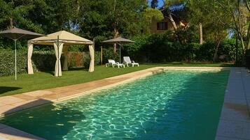 Piscina exterior sazonal