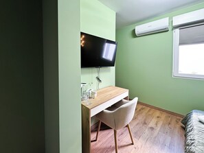 Quarto Tradicional | Cofre no quarto, cortinas/cortinados opacos, ferro/tábua de engomar 