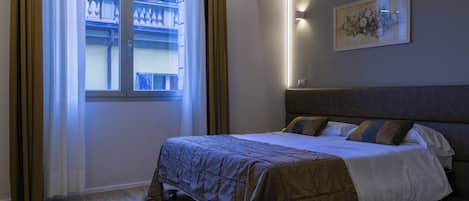 Estúdio, 1 cama de casal (2 people) | Cofres nos quartos, cortinas blackout, ferros/tábuas de passar roupa