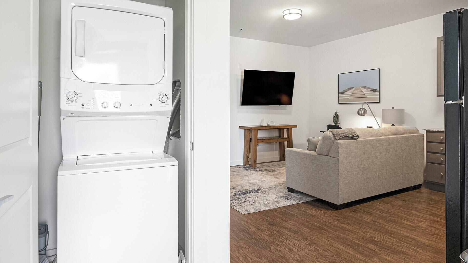 Landing | Modern 2bd, Pool, Clubhouse - Richmond, VA