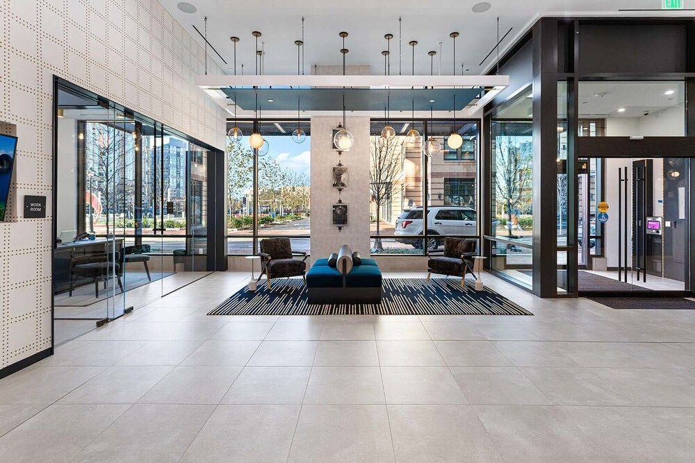 Landing | Chic 2BD, Clubhouse, Gym - Alexandria | Abritel