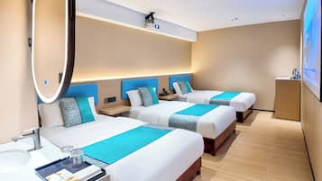 Quarto triplo conforto | Escrivaninha, Wi-Fi de cortesia