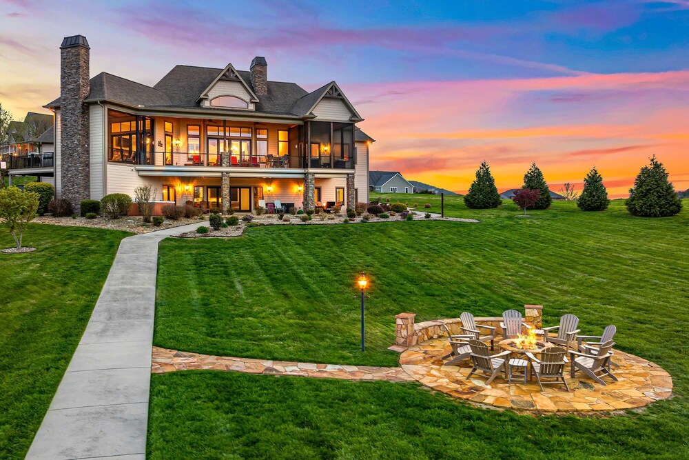 Luxurious lakefront home w/dock, internet, fire pit and amazing views ...