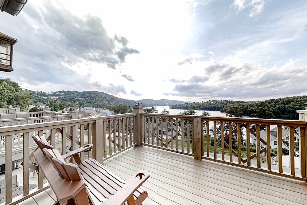Norris Lake Getaway with Views | Deck・Boat Slip - Anderson County | Stayz