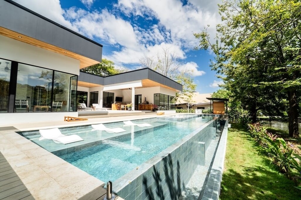 Luxury Casa McCash: Your private Spa w/Jacuzzi, Sauna, Pool, Cold ...
