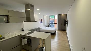 Apartamento Económico | Cortinas/cortinados opacos, ferro/tábua de engomar, Wi-fi grátis