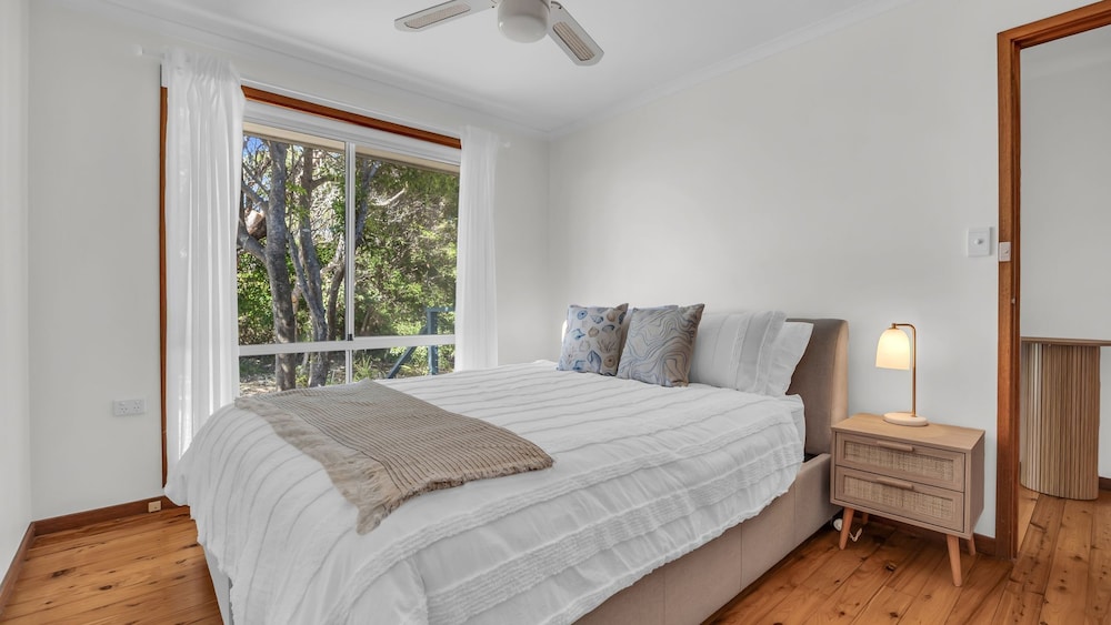 OCEAN LOOKOUT: 69 Bunga St- Magnificent ocean view Reviews, Deals ...