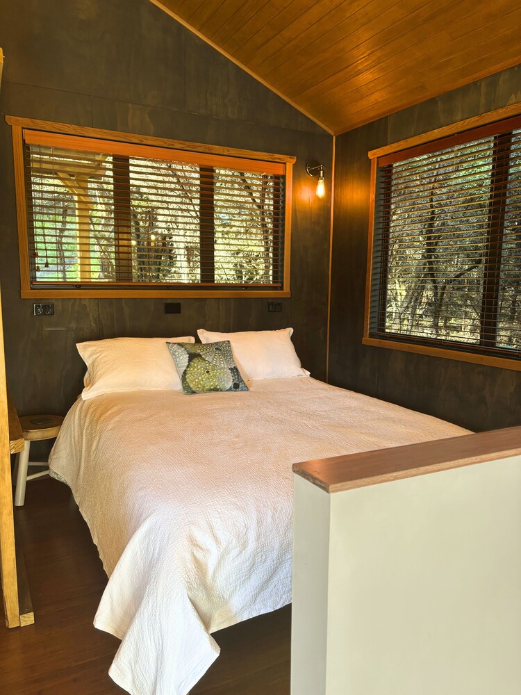 Modern, Cosy Hideaway - Rua Nuka Cabin Ruapuke, Raglan - Raglan | Vrbo