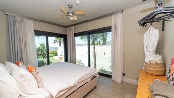 Vila, piscina particular, vista para a marina | Cortinas blackout, quartos à prova de som, ferros/tábuas de passar roupa