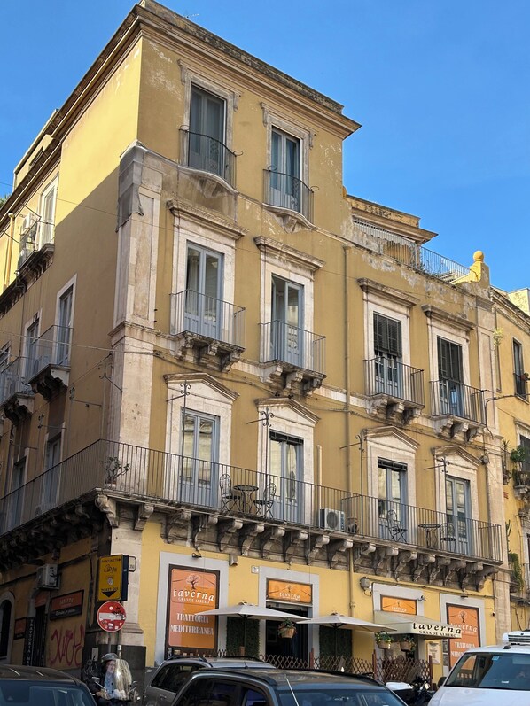 Charming apartment in the Heart of Catania, steps from Roman ...