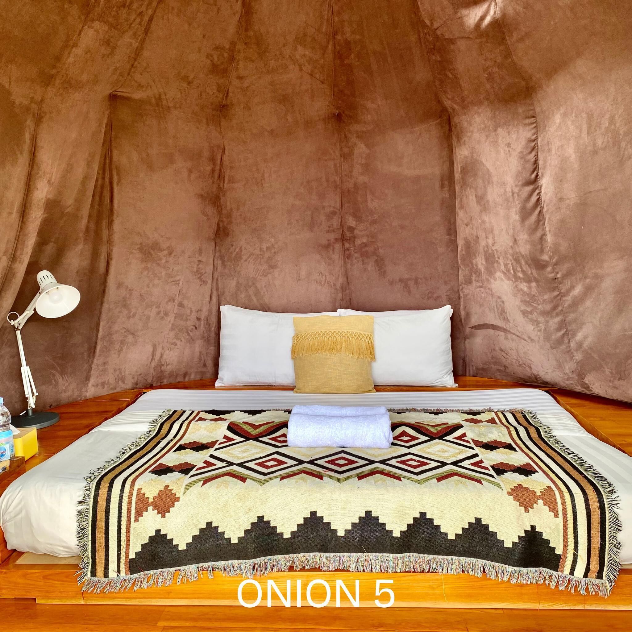 Barraca básica, 1 cama Queen, vista para o jardim | Roupa de cama