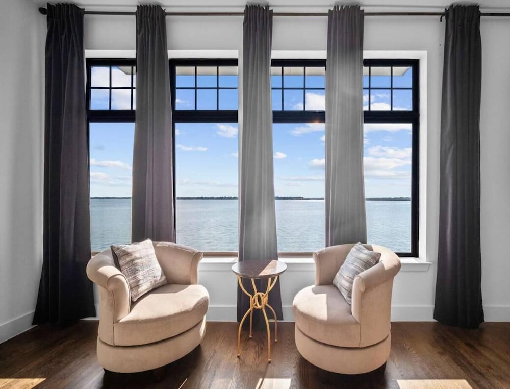 Luxury 3 Bedroom Waterfronthome Near Dal - Garland