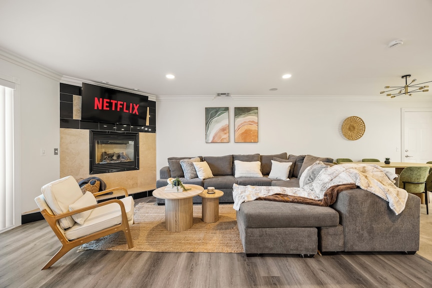 Newport Beach Escape, Ac, Parking,game Room, Large Group, Patio, Grill, Family's - Newport Beach, CA