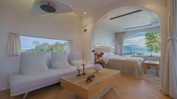 Quarto Duplo Panorâmico, vista para o mar | Minibar, secretária, secretária adequada para computadores portáteis