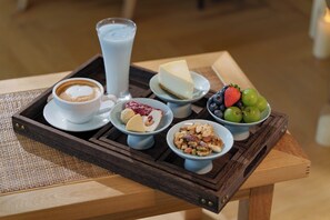 Pequeno-almoço preparado no momento diário incluído 