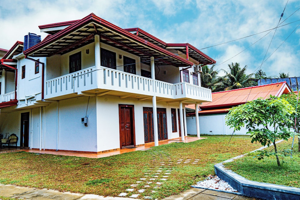 Homestead Escape - Mirissa