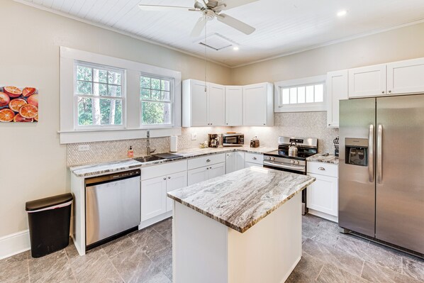 2 Blocks to Archbold Medical Center! Airy Retreat Reviews, Deals ...