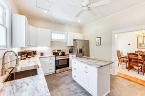 2 Blocks to Archbold Medical Center! Airy Retreat Reviews, Deals ...