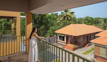 Quarto Duplo Deluxe, varanda, vista para o pátio | Com decoração personalizada, com mobília individualizada, secretária 