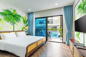 Quarto Duplo Júnior, vista para a piscina | Cofre no quarto, secretária 