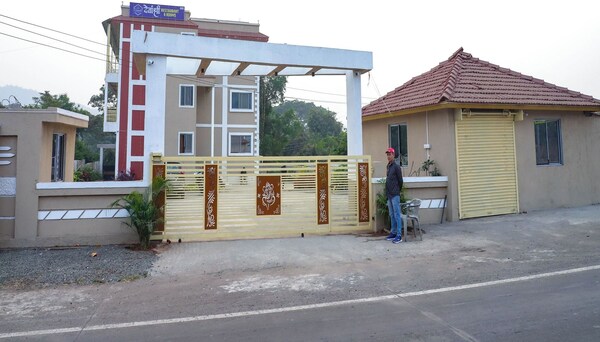 Hotel Devanshri Rooms & Restaurant - Pen