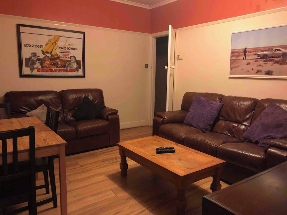 Charming 2 Bedroom Apartment In Gateshead, Close To Newcastle City Centre - Gateshead