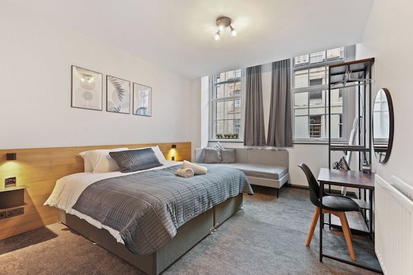 Apartamento Signature | Secretária, secretária adequada para computadores portáteis