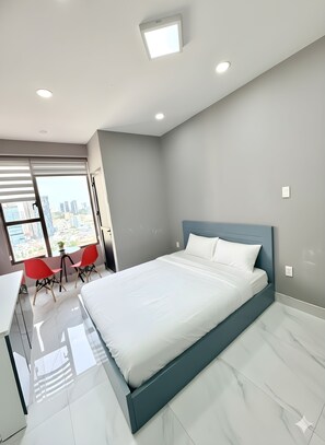 Apartamento de Luxo, varanda, Vista para a cidade | Cortinas/cortinados opacos, ferro/tábua de engomar, Wi-fi grátis 