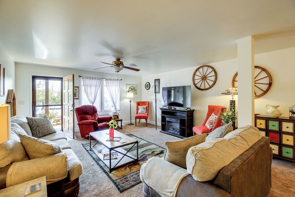 Stay By The Blue Ridge Parkway! Cozy Mtn Condo - Fancy Gap, VA