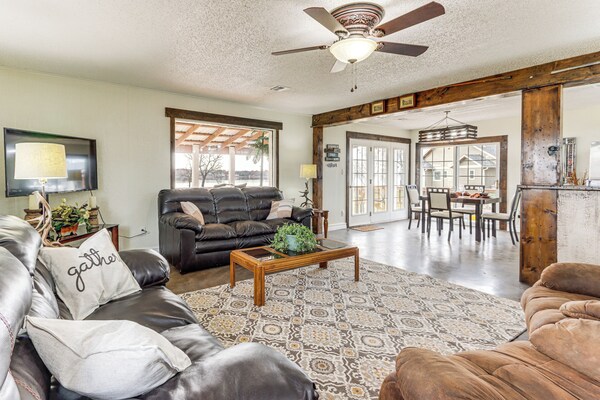 Deck & Yard: Wolf Creek Waterfront Home In Grove! - Grove