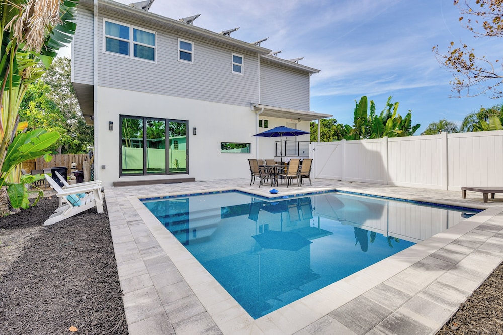 3,200-sq-ft Hideaway 5 Mi To Downtown Sarasota! - Sarasota, FL