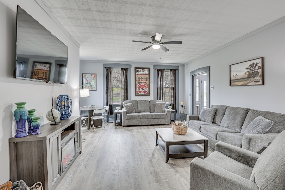 5 Mi To The Wilds: Spacious Family Hub, Game Room! - Cambridge, OH