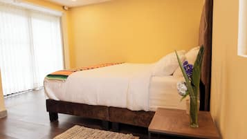 Quarto Quádruplo, vista para o jardim | Minibar, Wi-fi grátis, roupa de cama fornecida