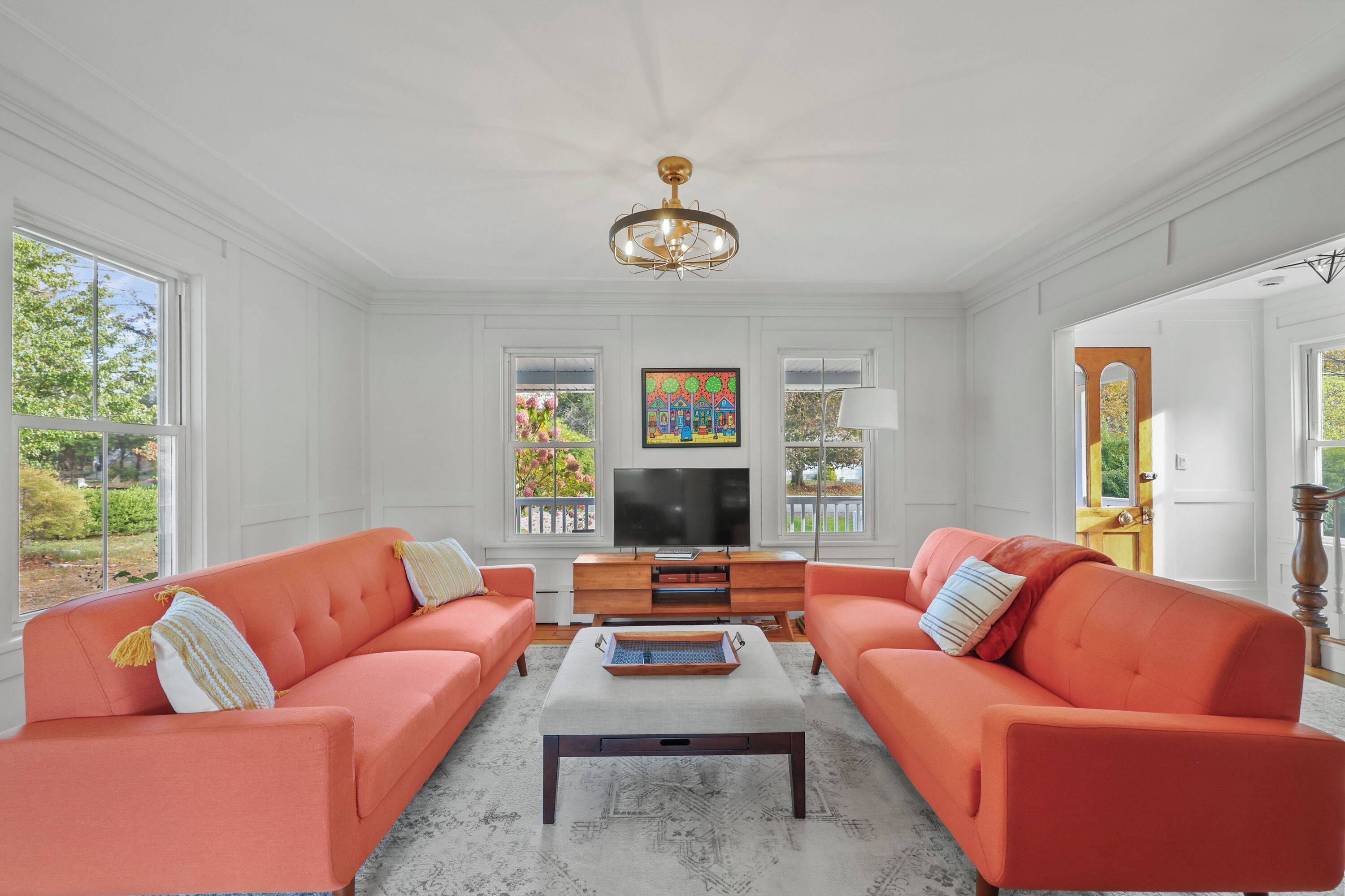 Beautifully Restored 1860's Stockbridge Farmhouse- Short Walk To Downtown! - Stockbridge, MA